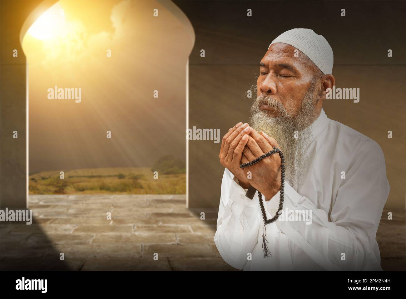 Man wearing white arabic cap hi-res stock photography and images - Alamy