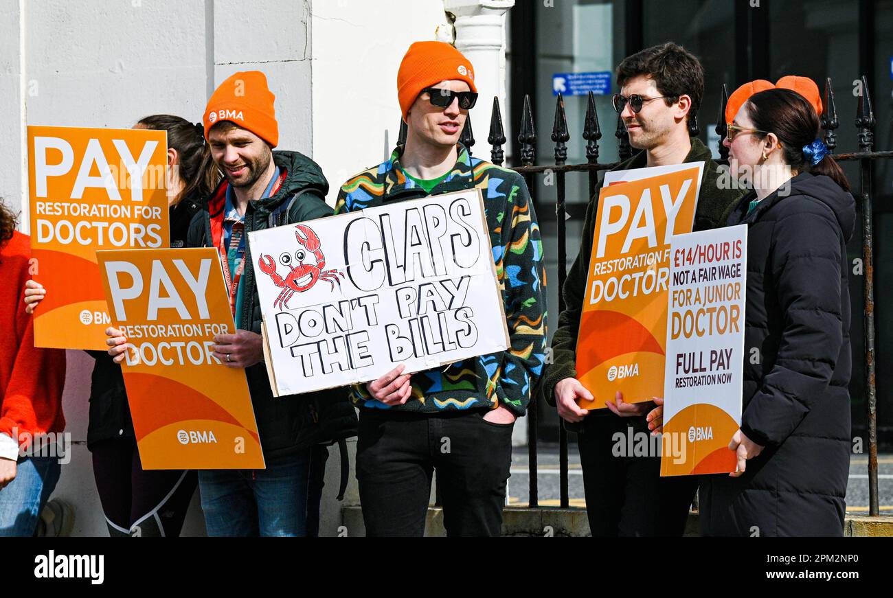 Brighton UK 11th April 2023 - Junior doctors on strike outside the ...
