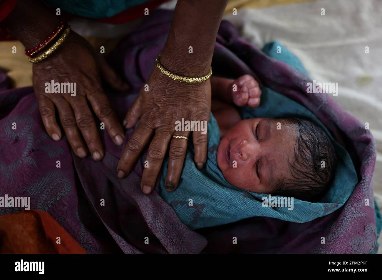 India birth rate hi-res stock photography and images - Alamy