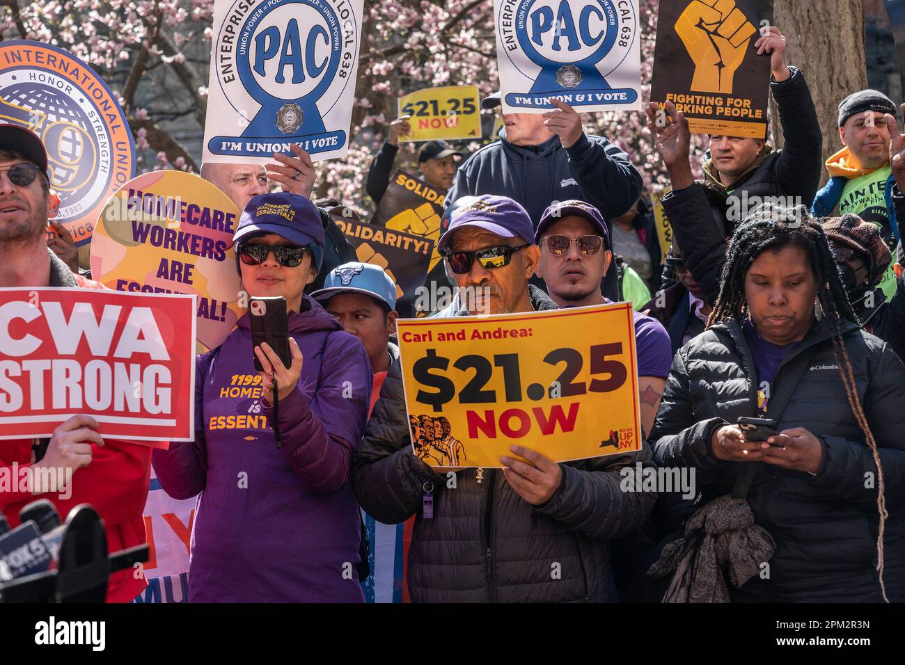 Minimum wage protest 2023 new york hi-res stock photography and images ...