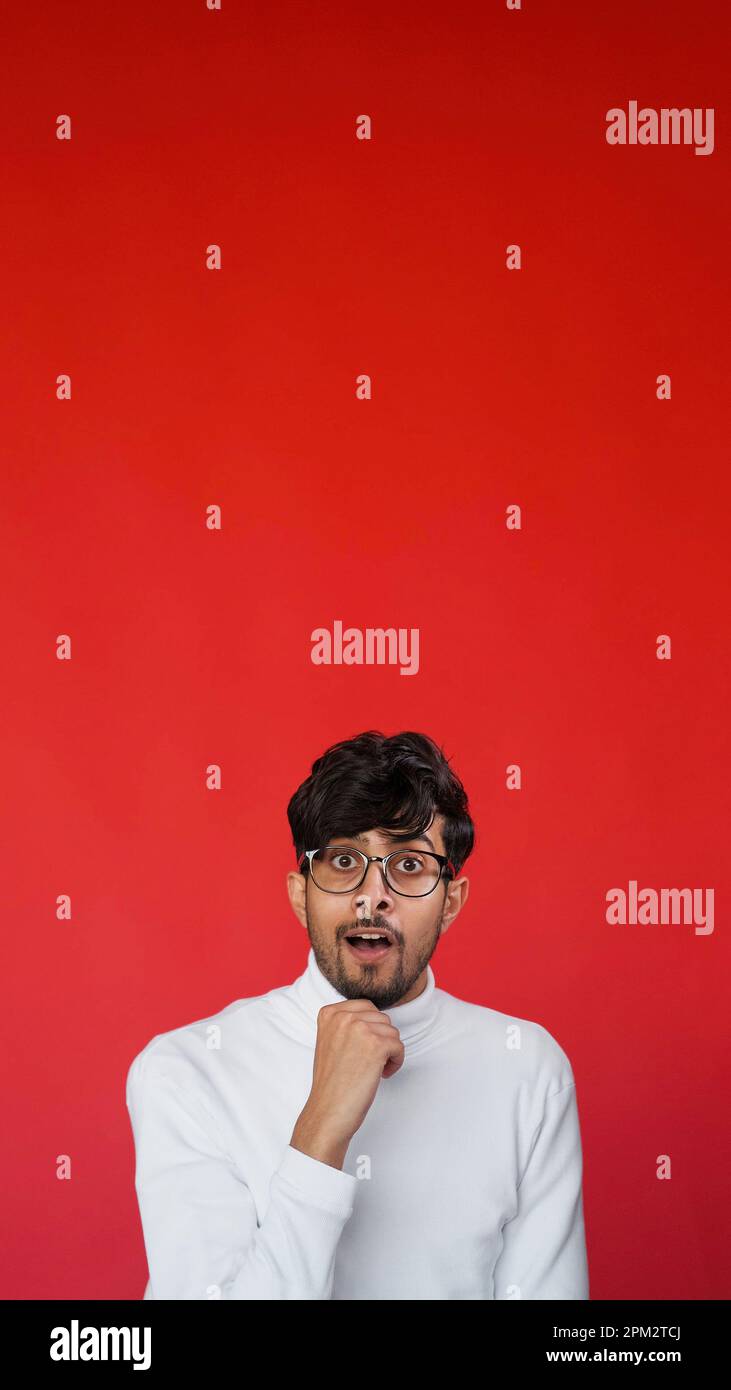 Impressed face surprising news amazed smart man Stock Photo - Alamy