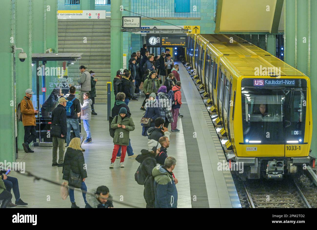 U5, U-Bahnhof Alexanderplatz, Mitte, Berlin, Deutschland Stock Photo - Alamy