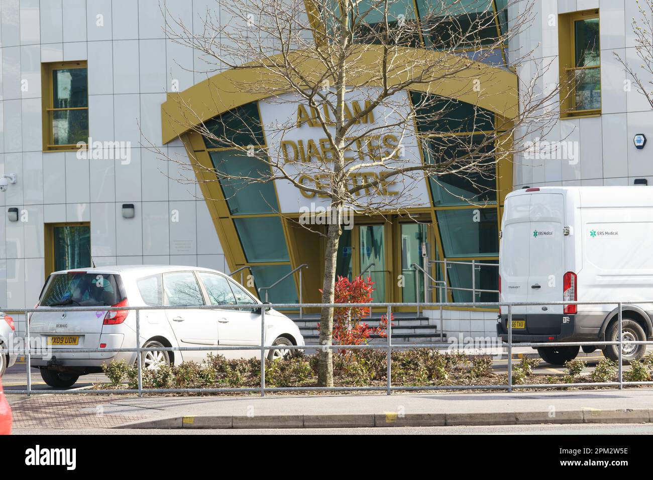 Hull Royal Infirmary, E Yorkshire. 11th April 2023. Junior doctors in ...