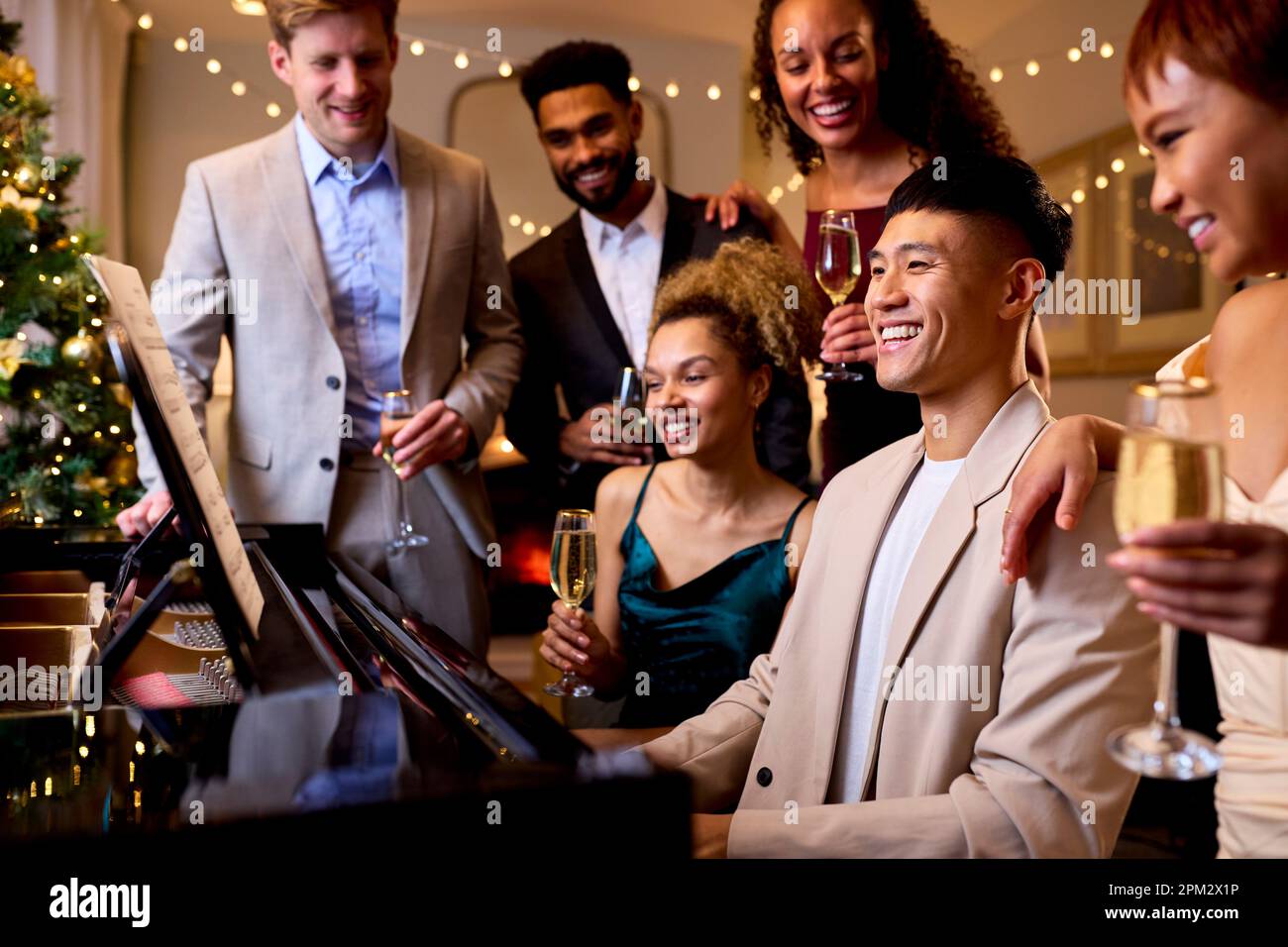 Singing around piano hi-res stock photography and images - Alamy