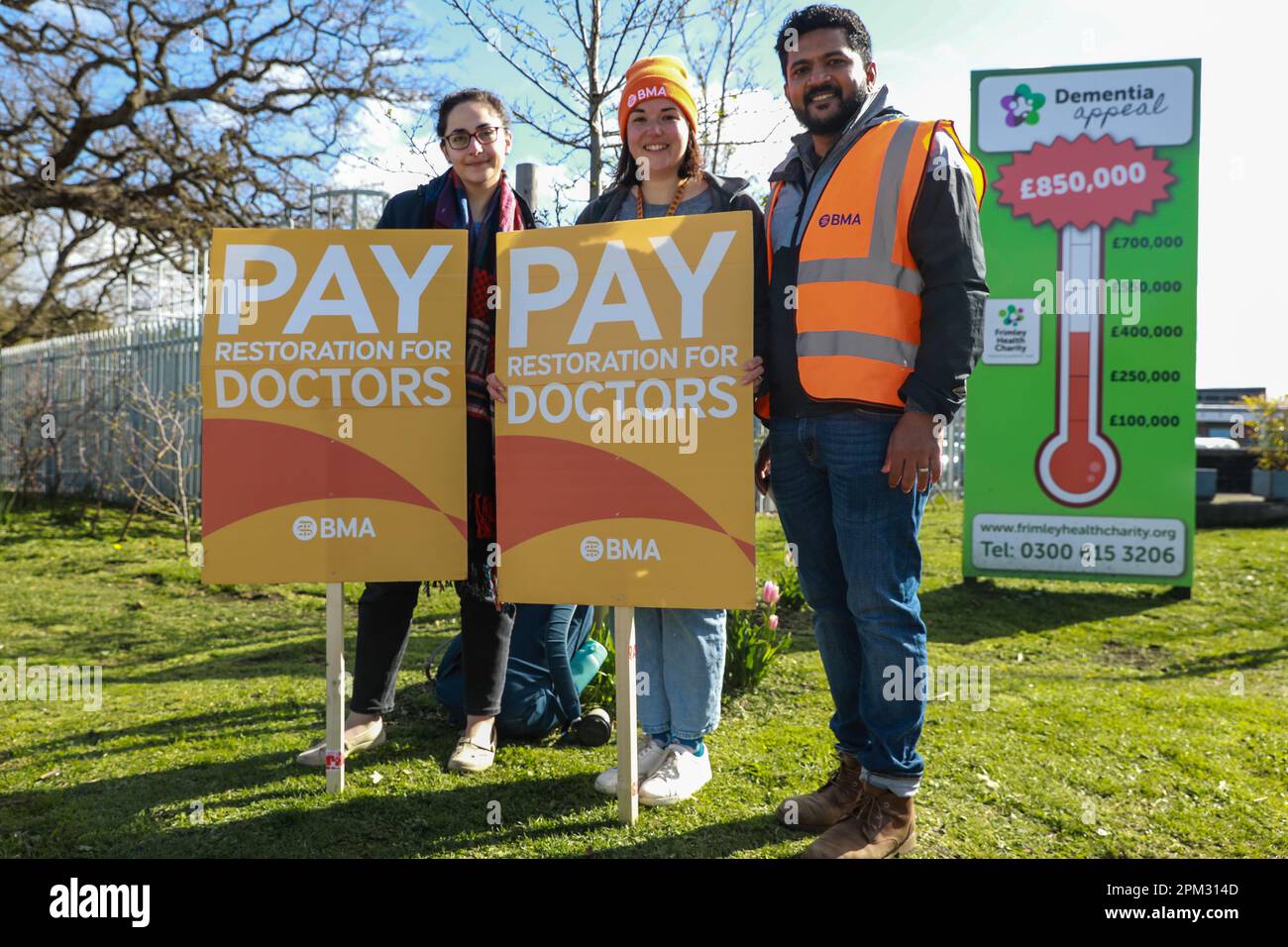 Slough, UK. 11th April, 2023. Striking junior doctors from the British ...