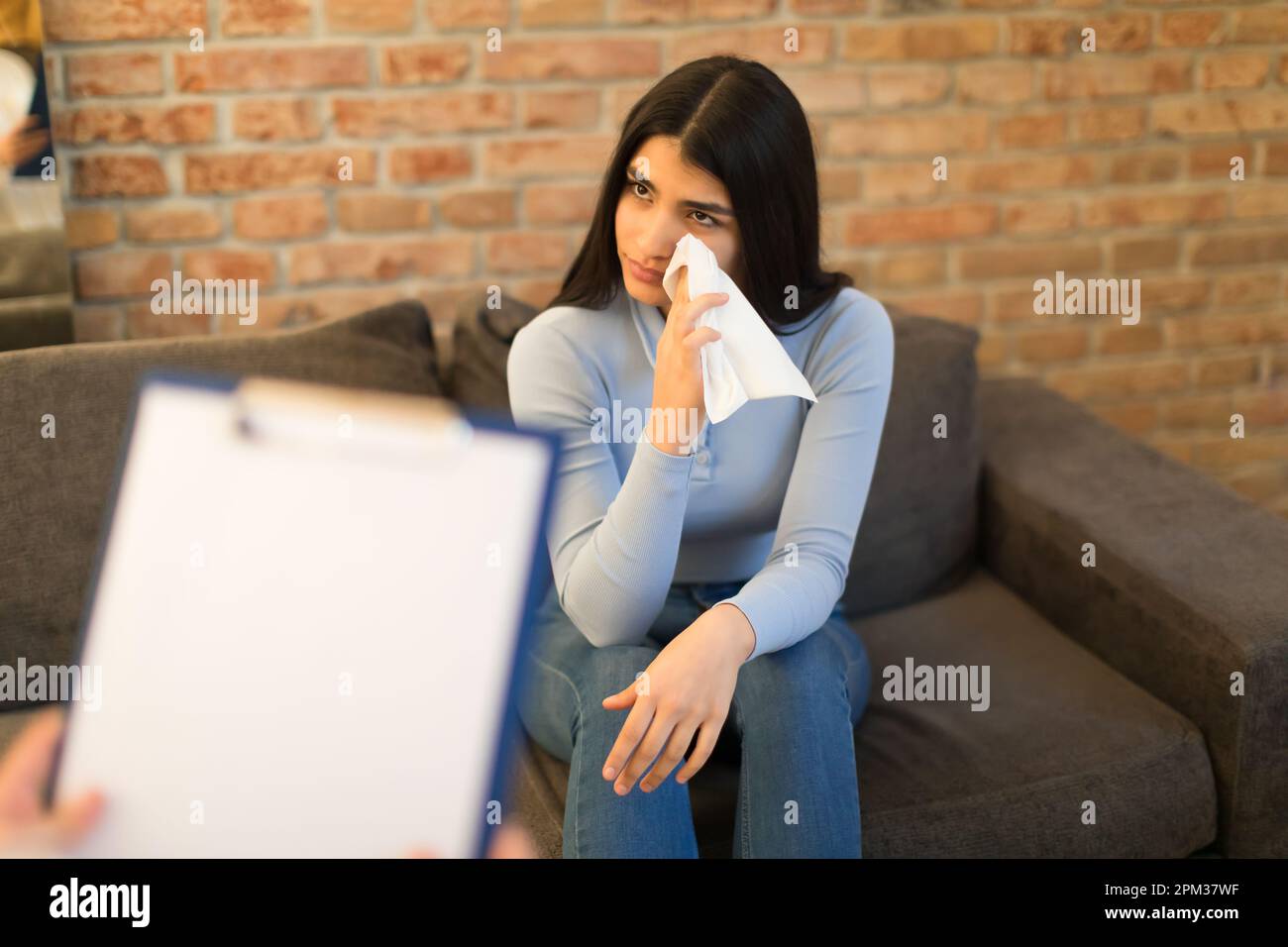 Teen lady crying on session with psychologist, speaking to mental ...