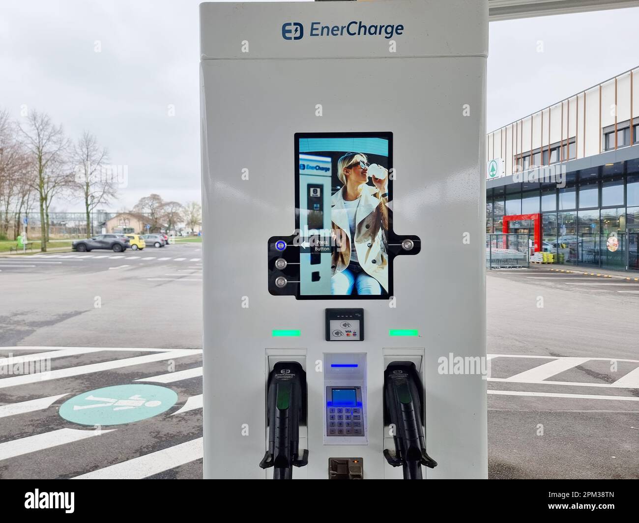 Charging hub, station, using renewable electricity (Solar Photovvoltaic ...