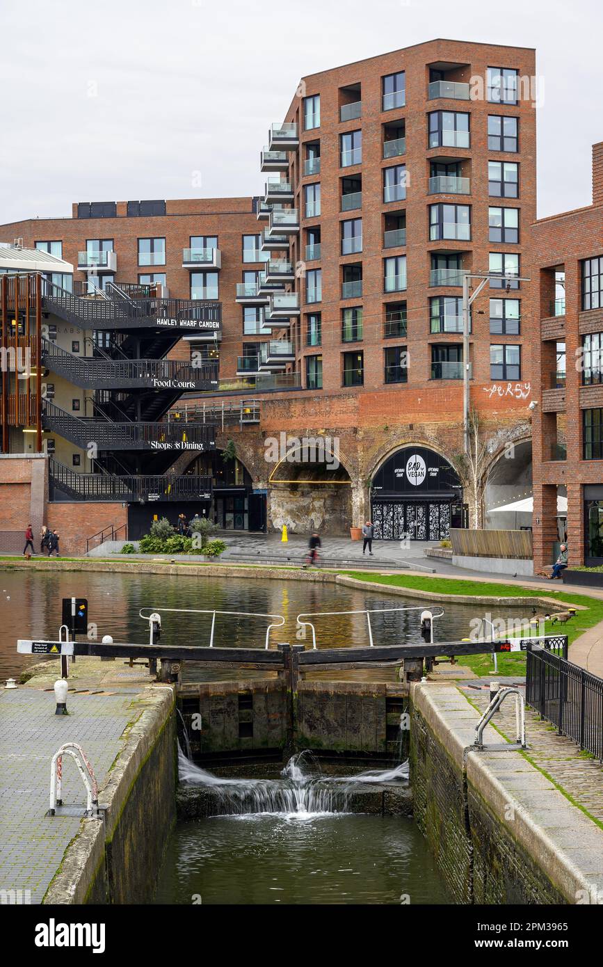 Camden Town, London, UK: Regents Canal near Camden Market. Kentish Town ...