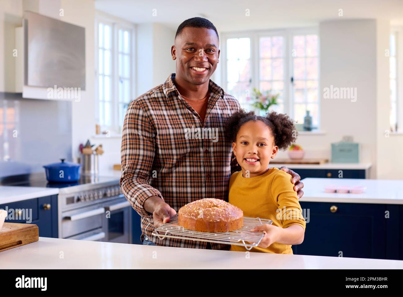 Child 10 making cake hi-res stock photography and images - Alamy