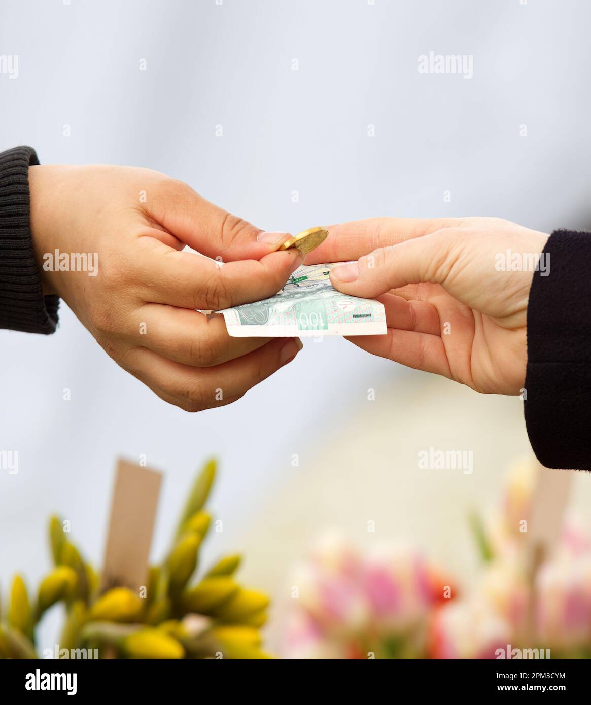 Handing over payment business hi-res stock photography and images - Alamy