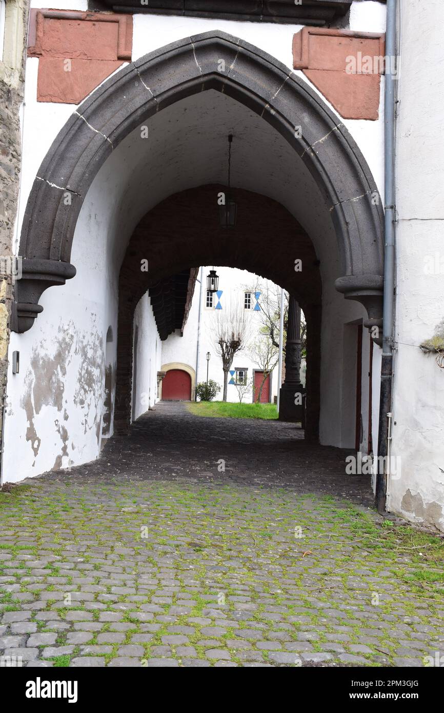 Ancient arch through house hi-res stock photography and images - Alamy
