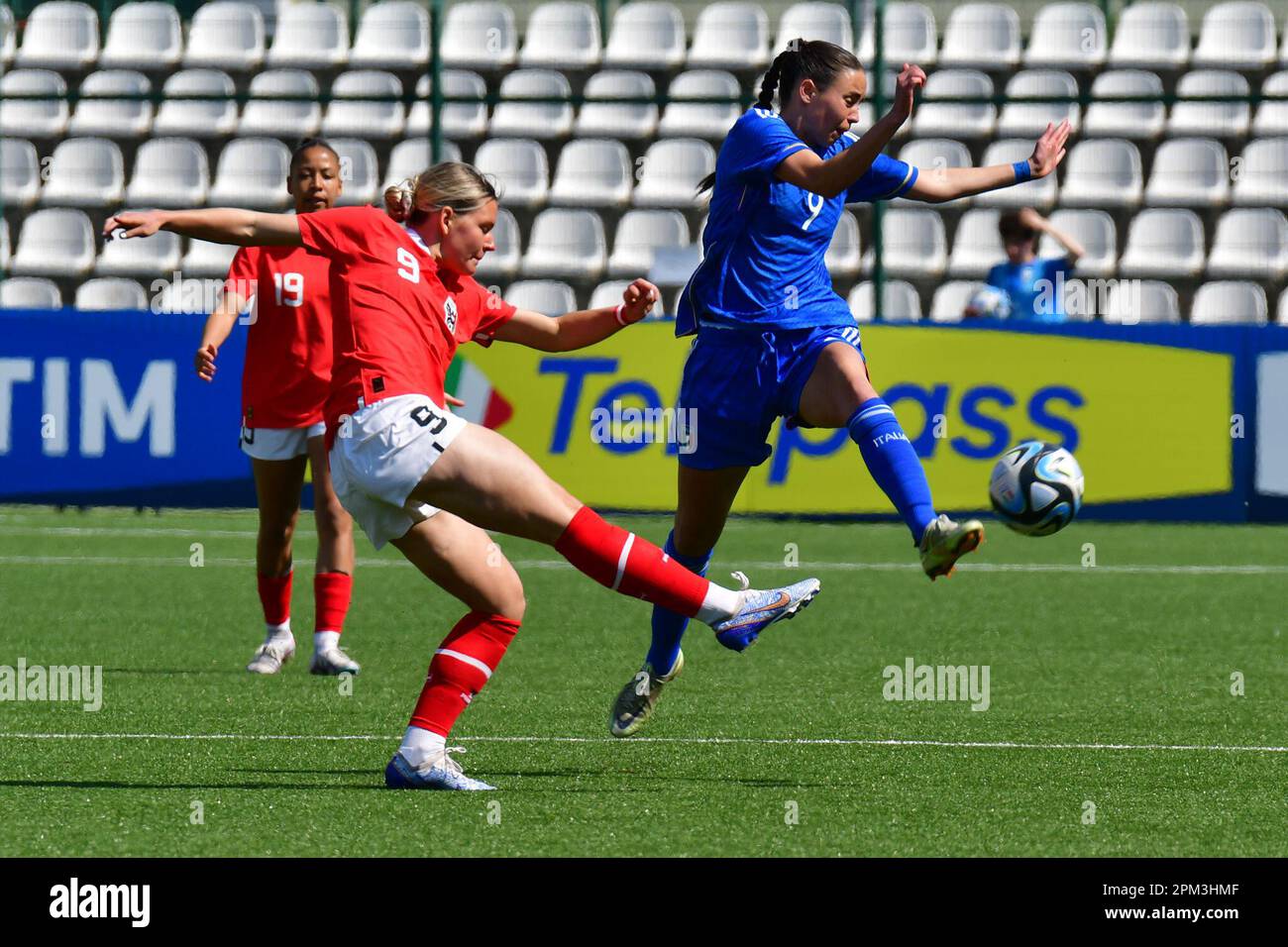 Peruta hi-res stock photography and images - Alamy