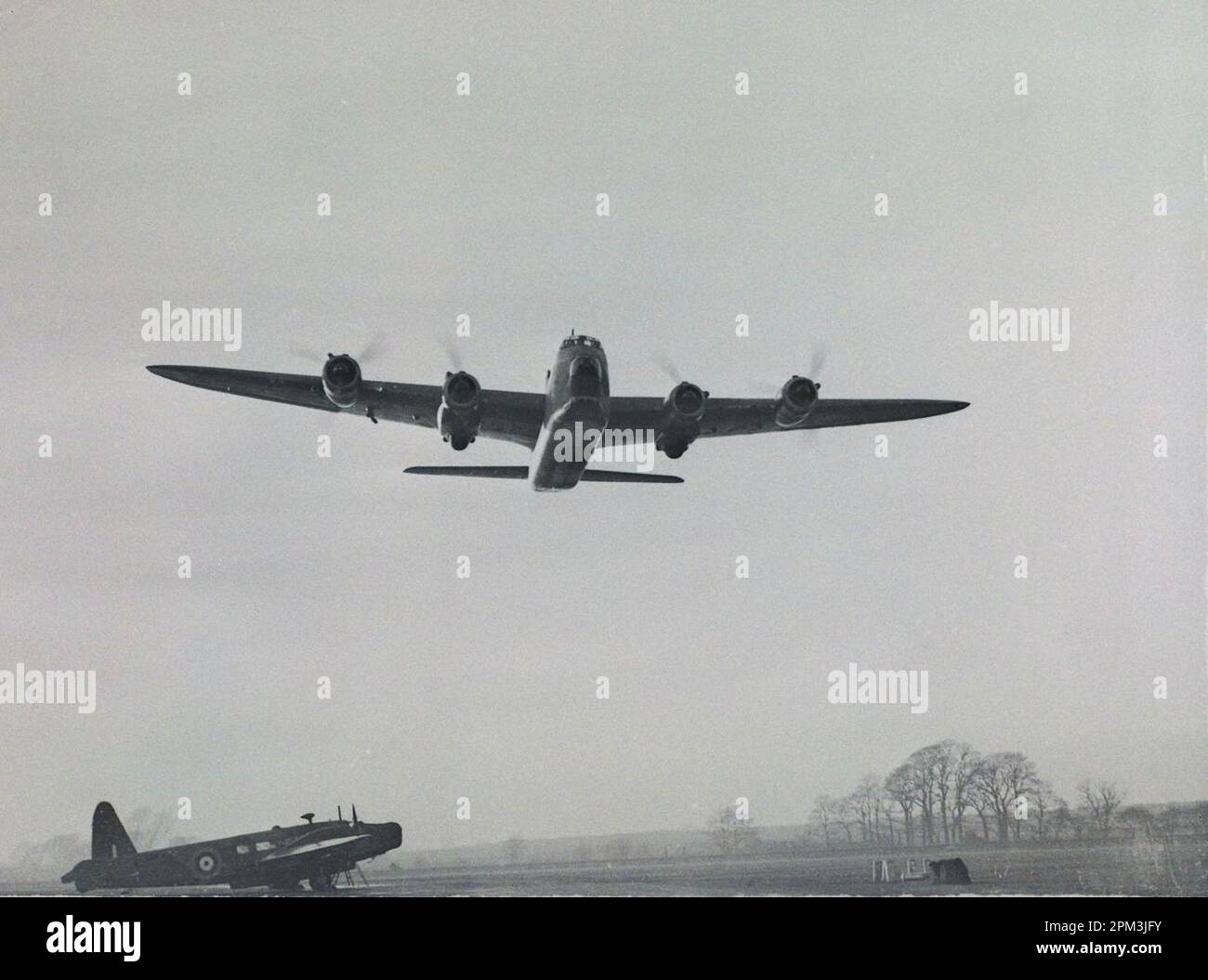 Short stirling bomber hi-res stock photography and images - Alamy