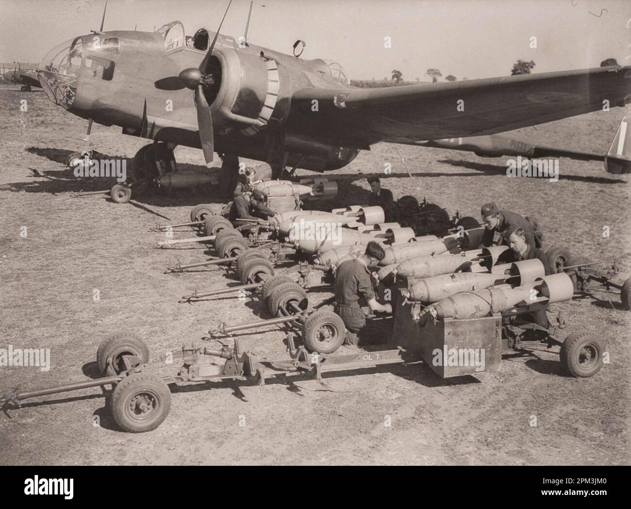 Loading bombs onto a World War II Handley Page Hampden Stock Photo - Alamy
