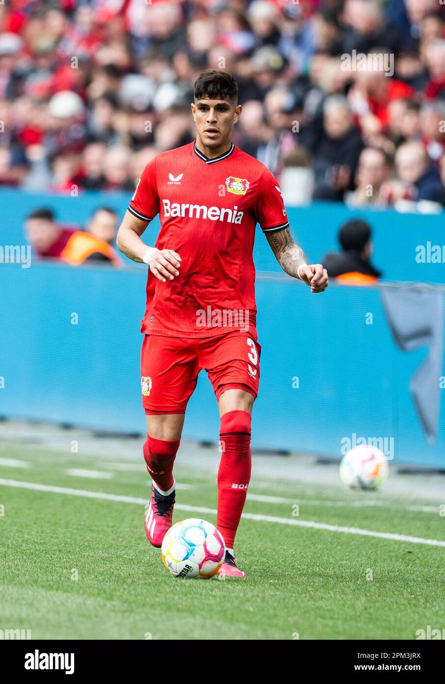 Leverkusen, Bayarena, 08.04.23: Piero Martin Hincapie Reyna (Leverkusen) am Ball beim Spiel der ...
