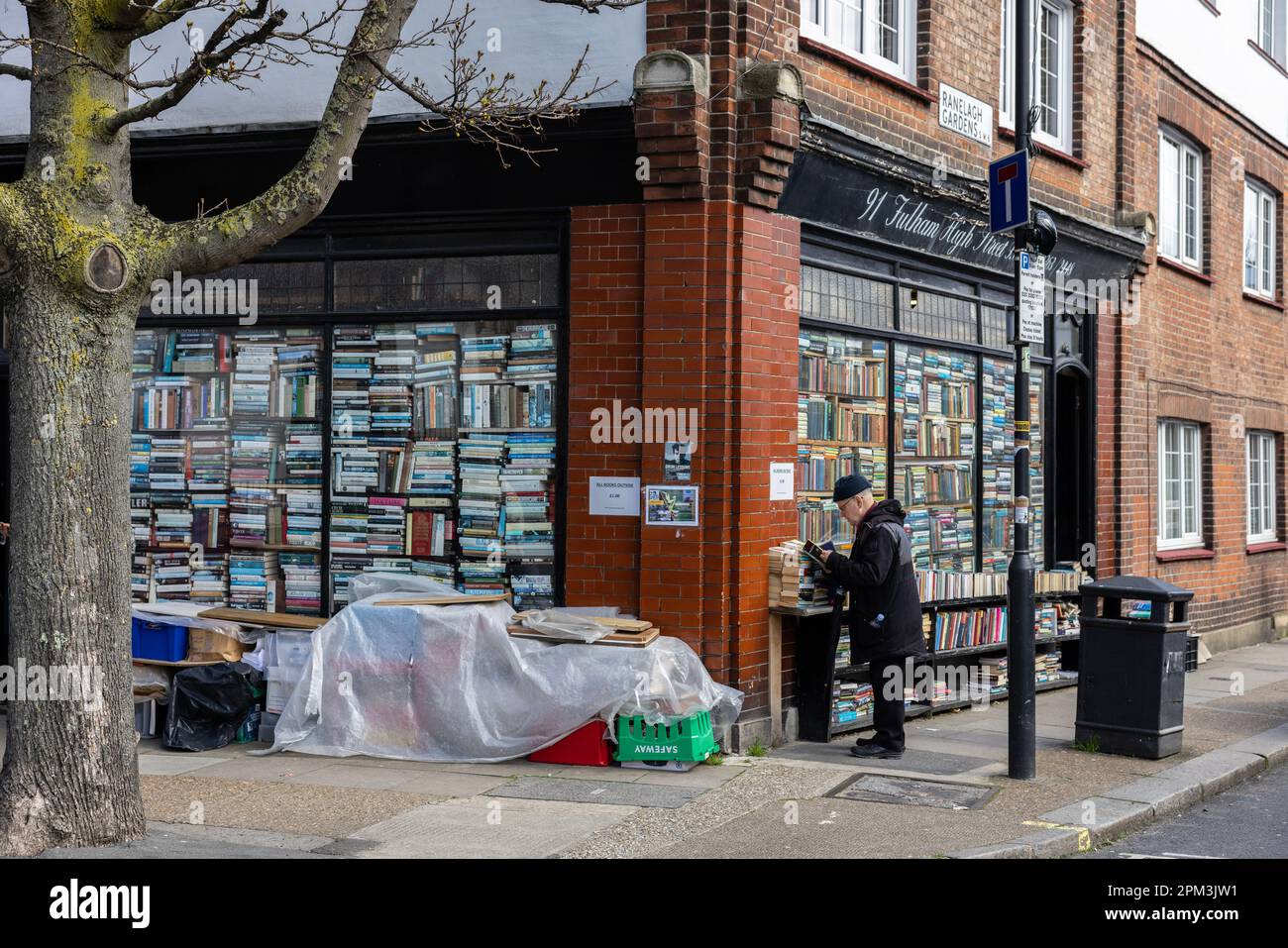 91 fulham high street book shop hi-res stock photography and images - Alamy