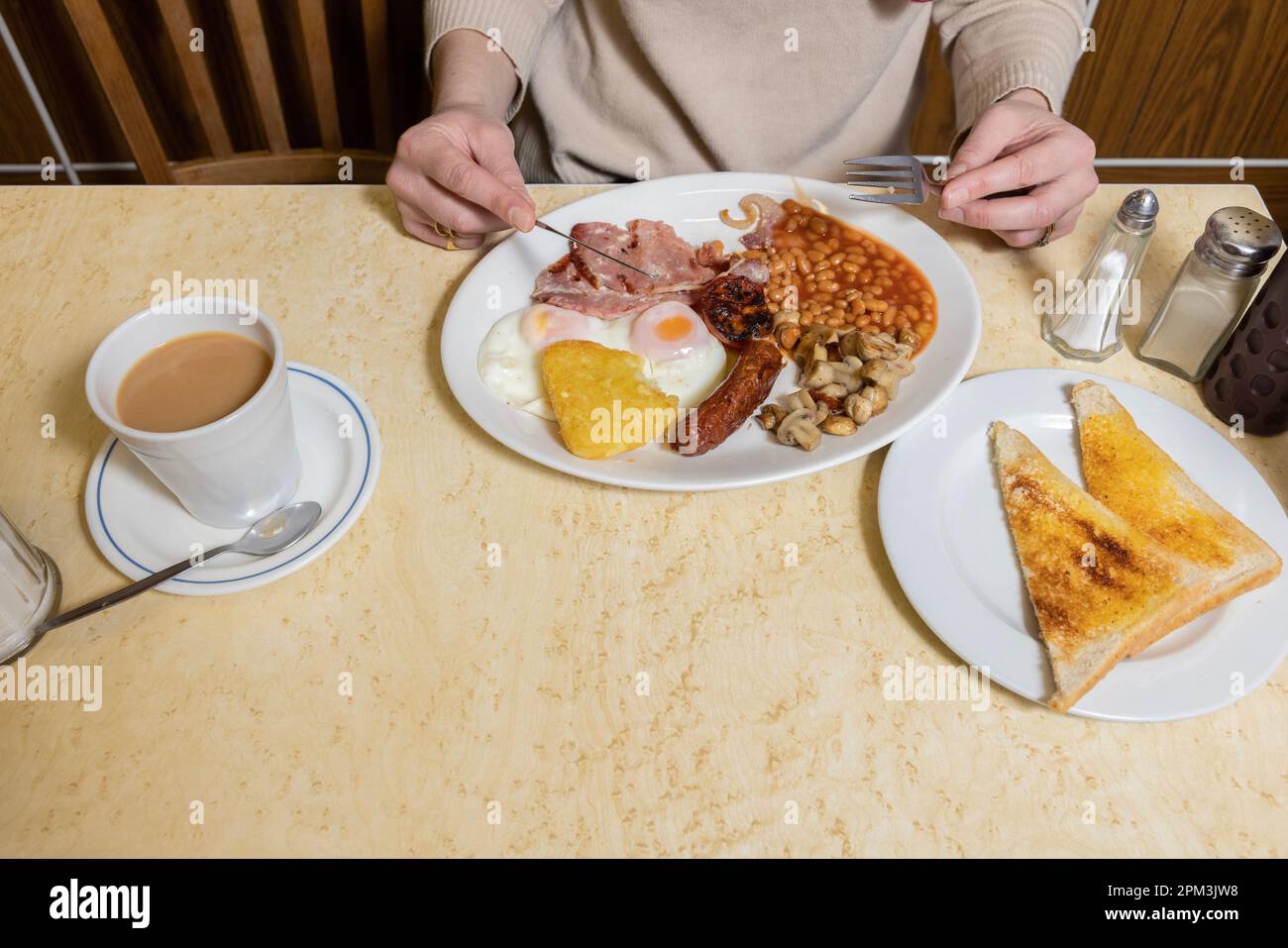 Traditional English fried breakfast Stock Photo - Alamy