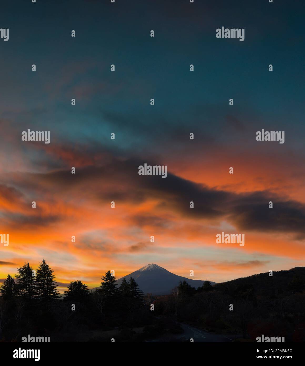 Sunset over Mount Fuji, Japanese national treasure and icon Stock Photo ...