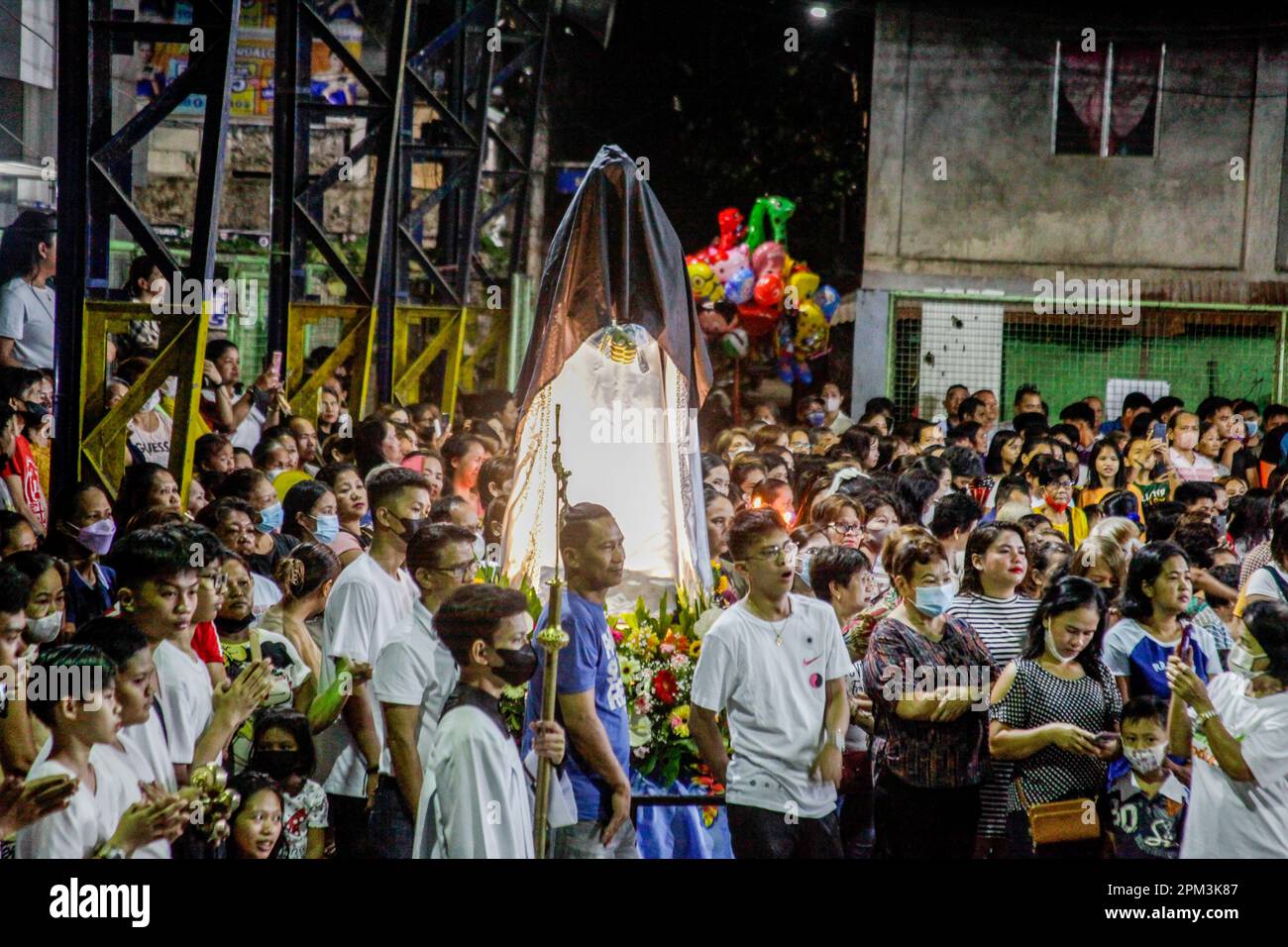 Catholic devotees attend the traditional Salubong followed by Easter ...