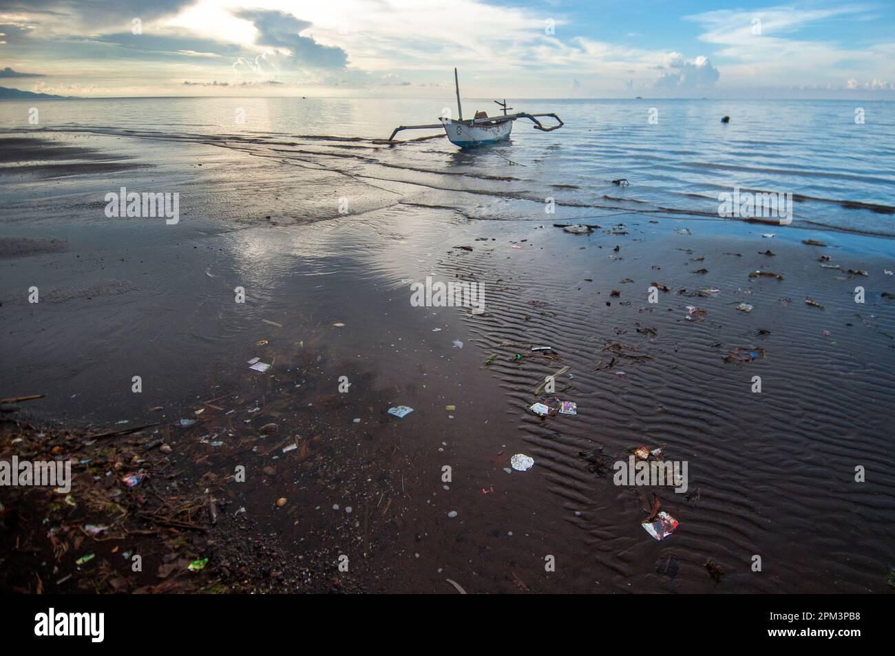 Lokapaksa, Buleleng, Bali, Indonesia. 26th Mar, 2023. Polluted beaches ...