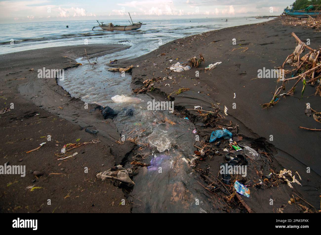 Lokapaksa, Buleleng, Bali, Indonesia. 24th Mar, 2023. Polluted beaches ...