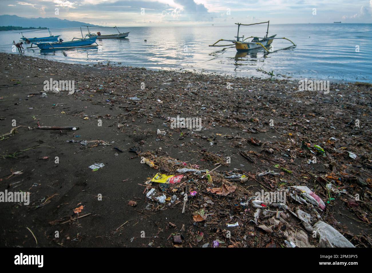 Lokapaksa, Buleleng, Bali, Indonesia. 24th Mar, 2023. Polluted beaches ...