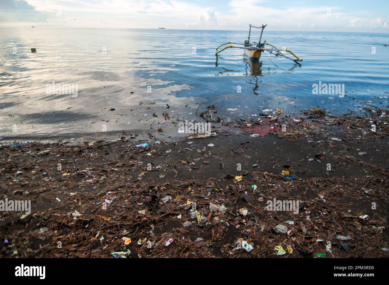 Lokapaksa, Buleleng, Bali, Indonesia. 26th Mar, 2023. Polluted beaches ...
