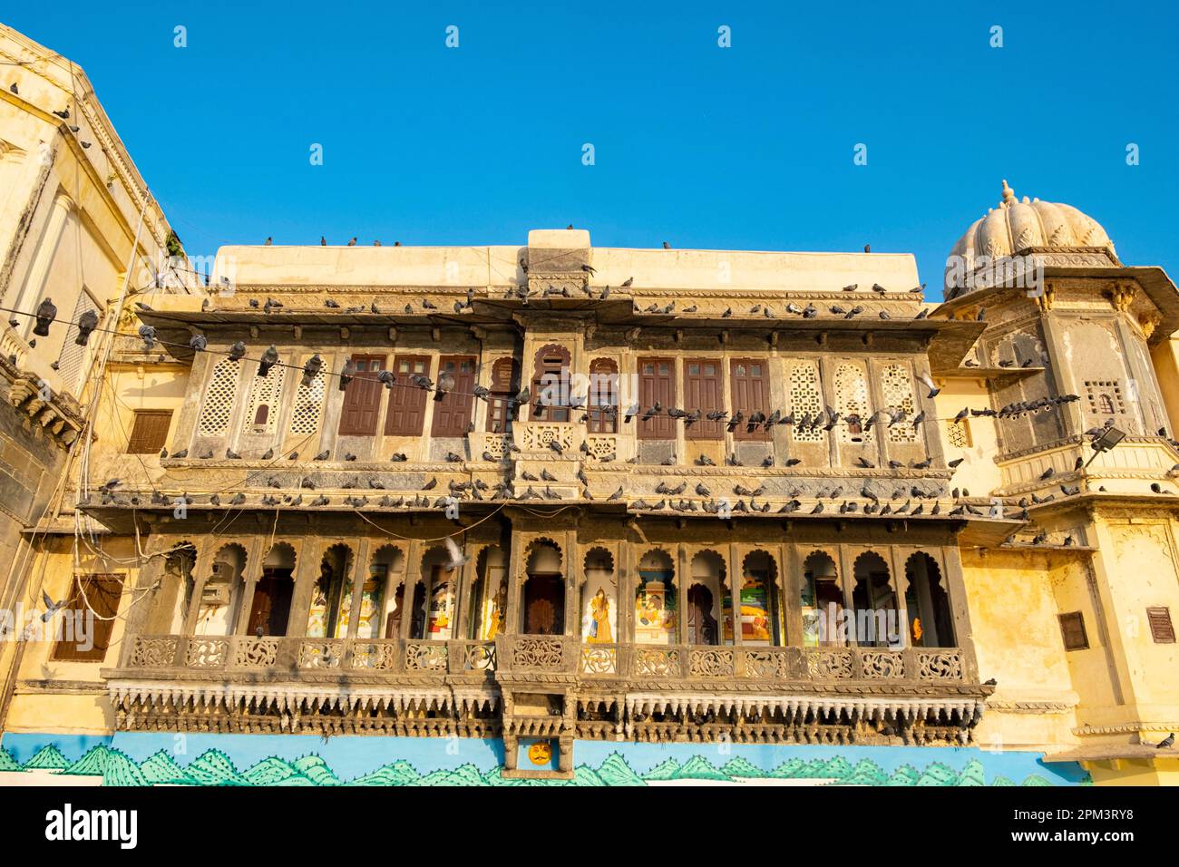 India, Rajasthan state, Udaipur, old town, Gangour Ghat on the shore of ...