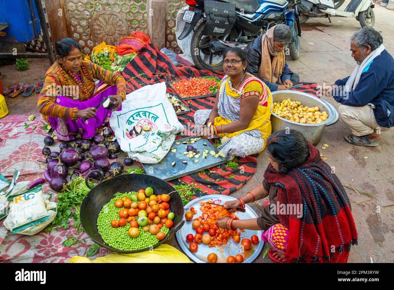 India, Uttar Pradesh state, Varanasi (Benares), downtown, street food ...