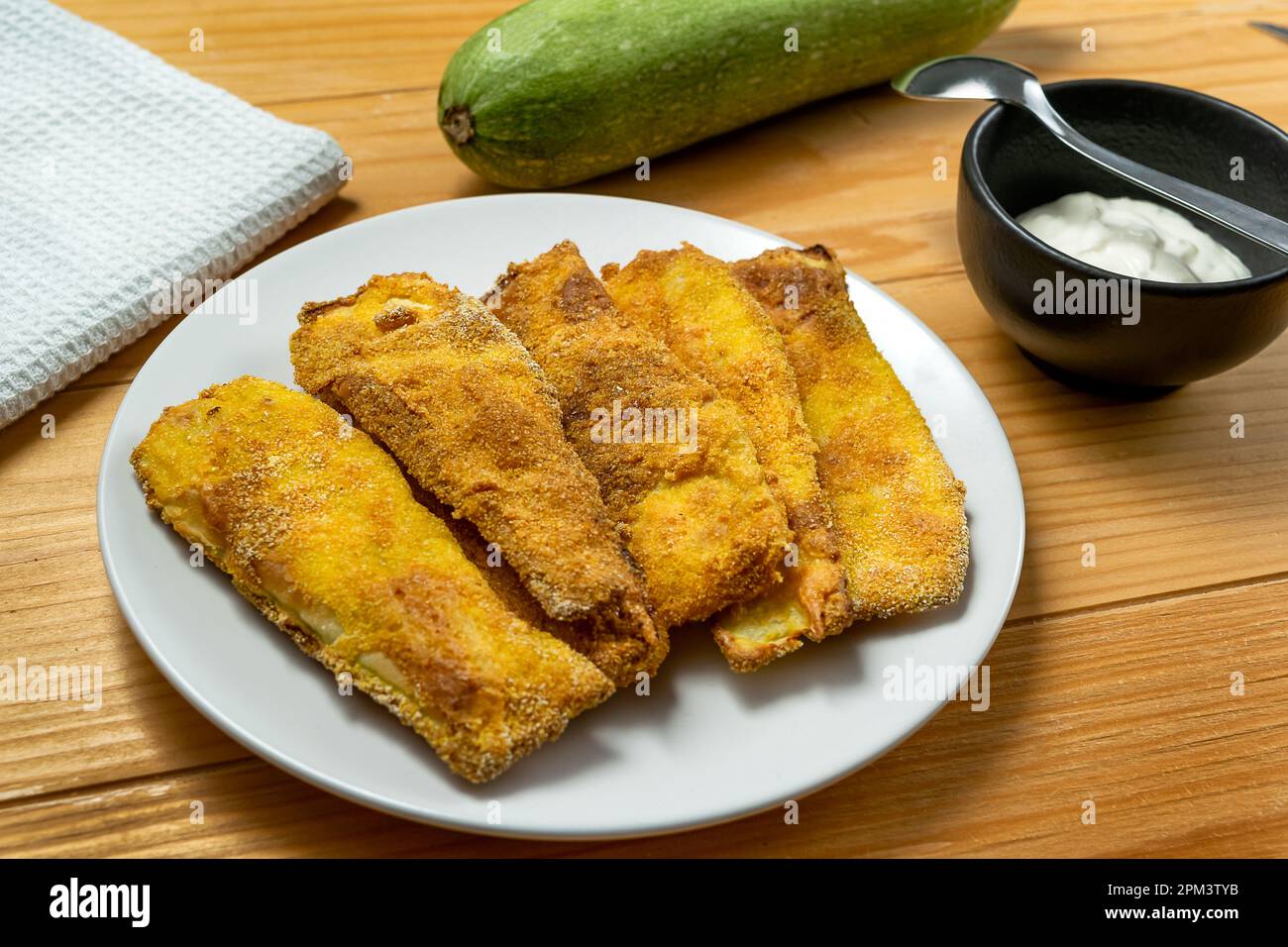 Crispy Fried Courgette - Crispy zucchini fries with garlic yogurt sause ...