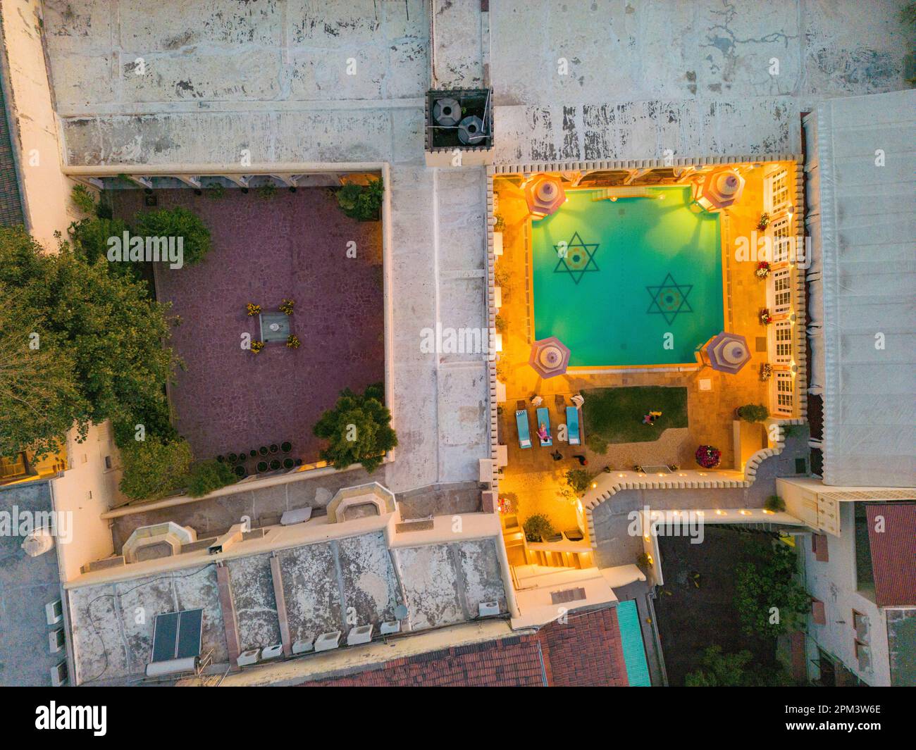 Maharajas palace illuminated night india hi-res stock photography and ...