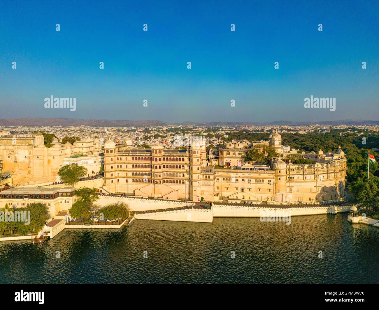 India, Rajasthan state, Udaipur, Lake Pichola and the City Palace ...