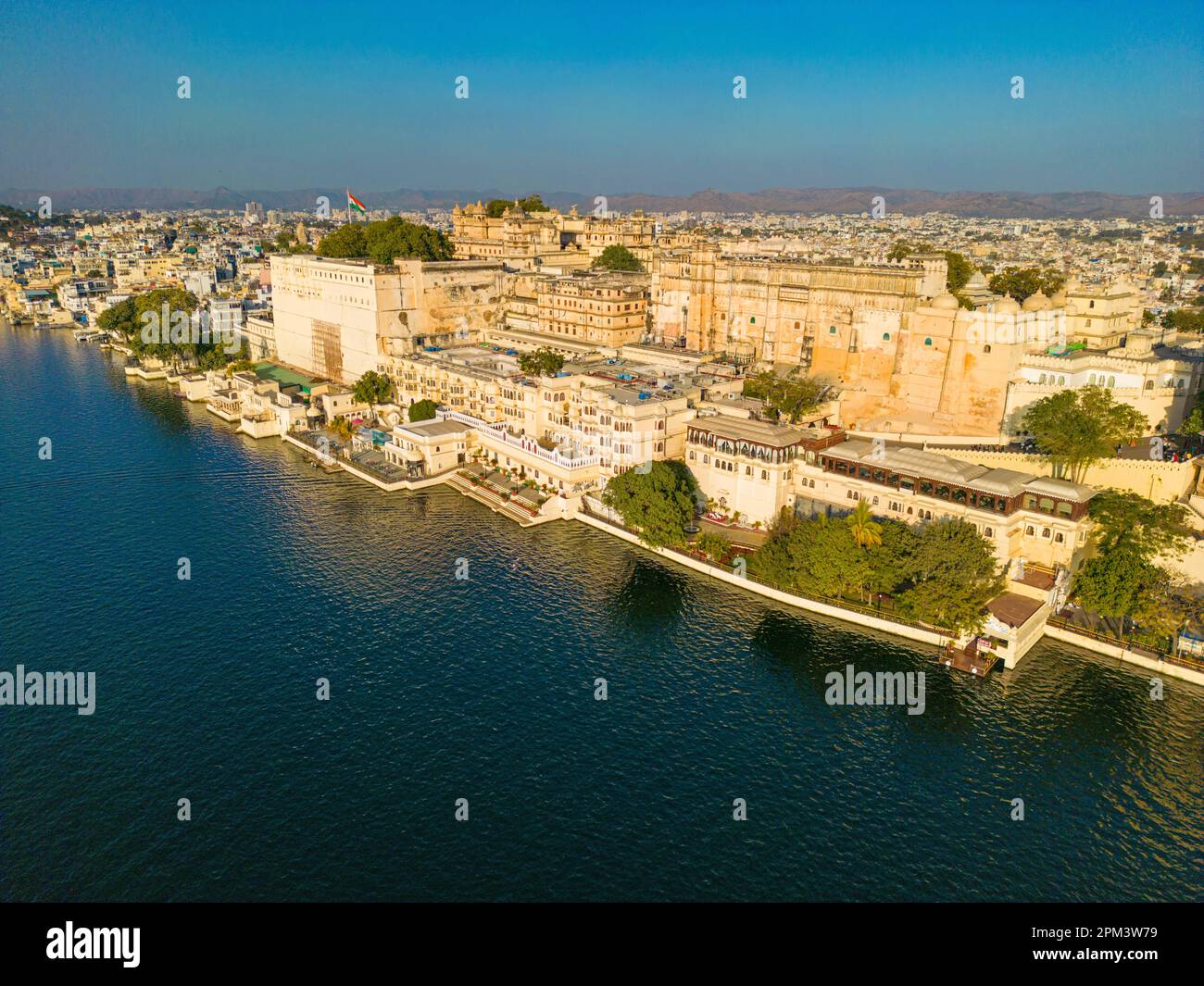 India, Rajasthan state, Udaipur, Lake Pichola and the City Palace ...