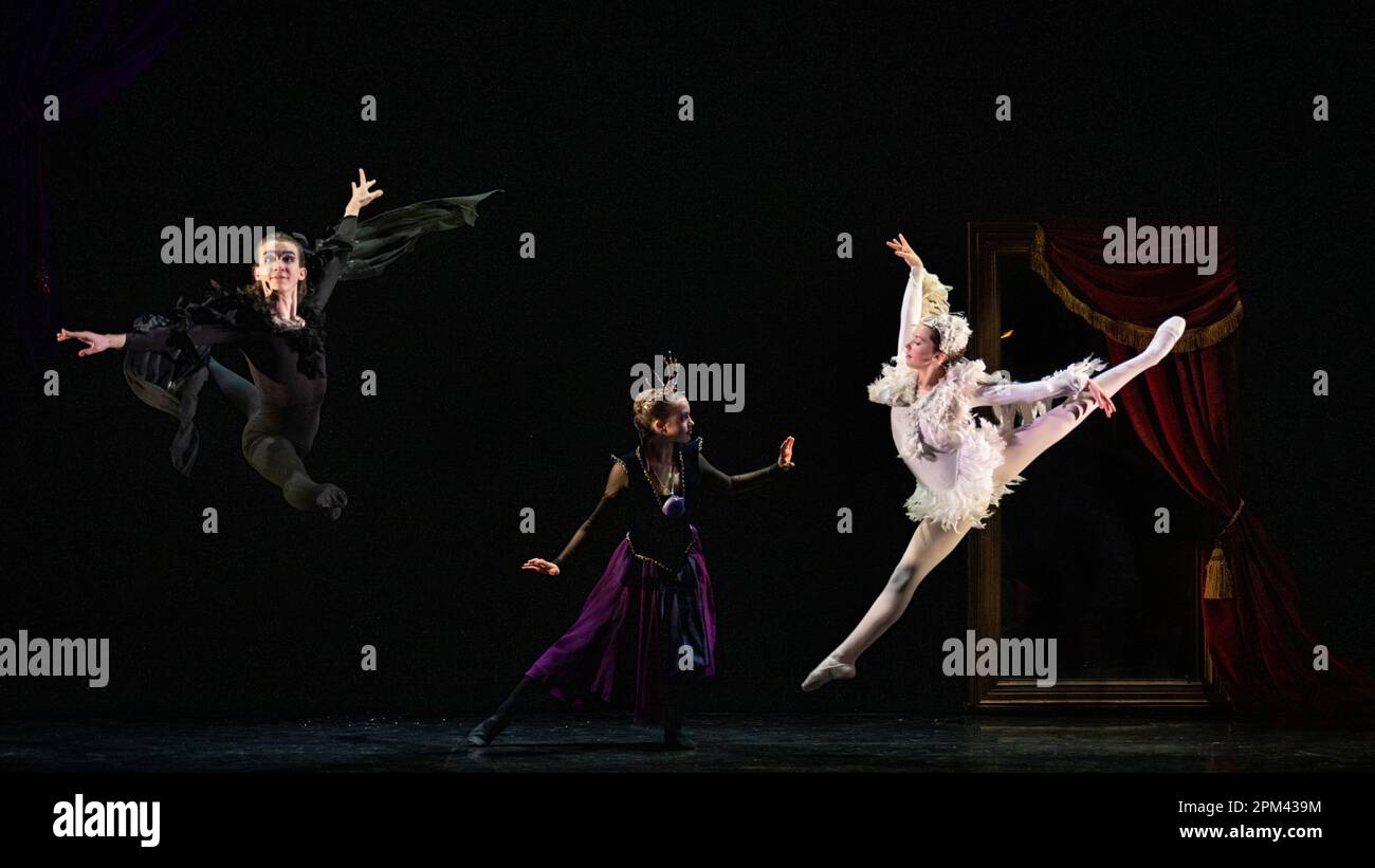 Raven girl hi-res stock photography and images - Alamy