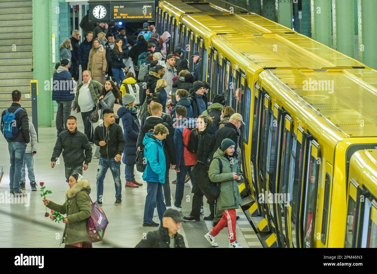U5, U-Bahnhof Alexanderplatz, Mitte, Berlin, Deutschland Stock Photo ...