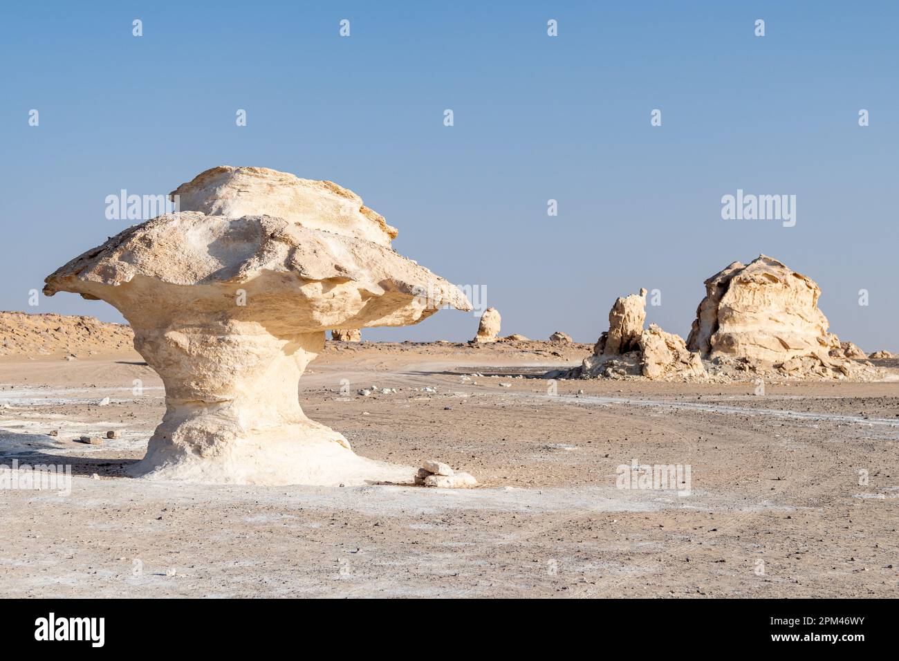 Sahara desert mushroom rock hi-res stock photography and images - Alamy