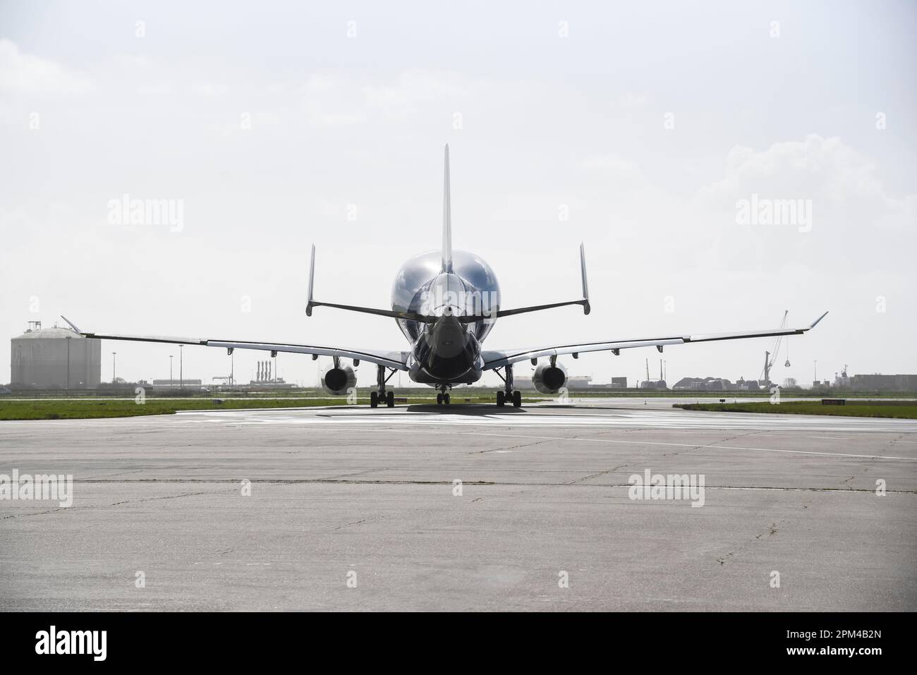 Back view jet engine hi-res stock photography and images - Alamy