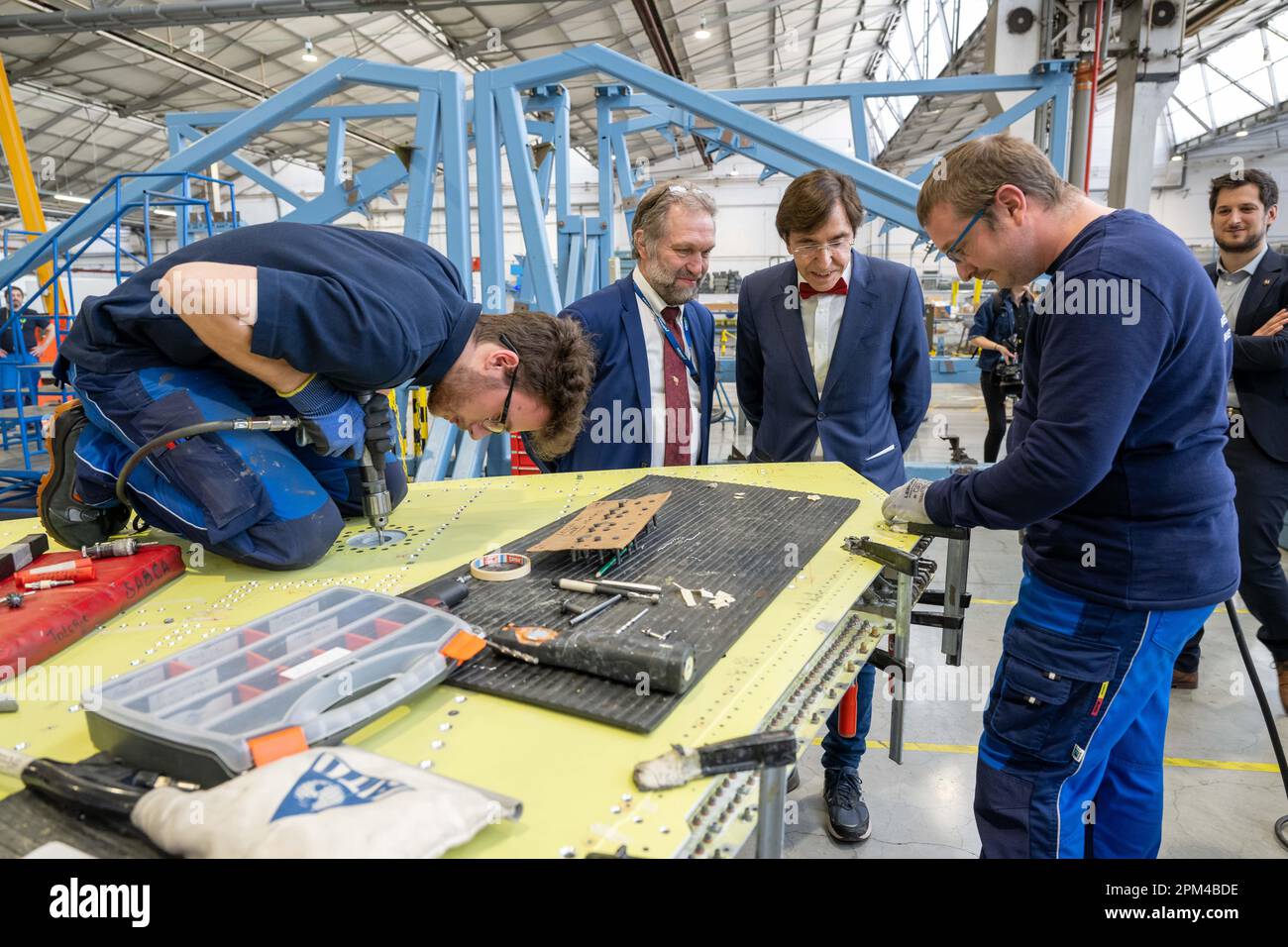 Daniel Baijot, site manager Sabena Engineering (2L) and Walloon ...