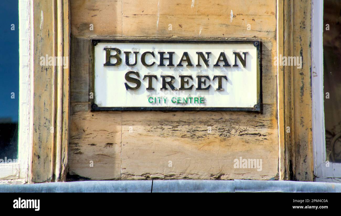 Tenement street hi-res stock photography and images - Alamy