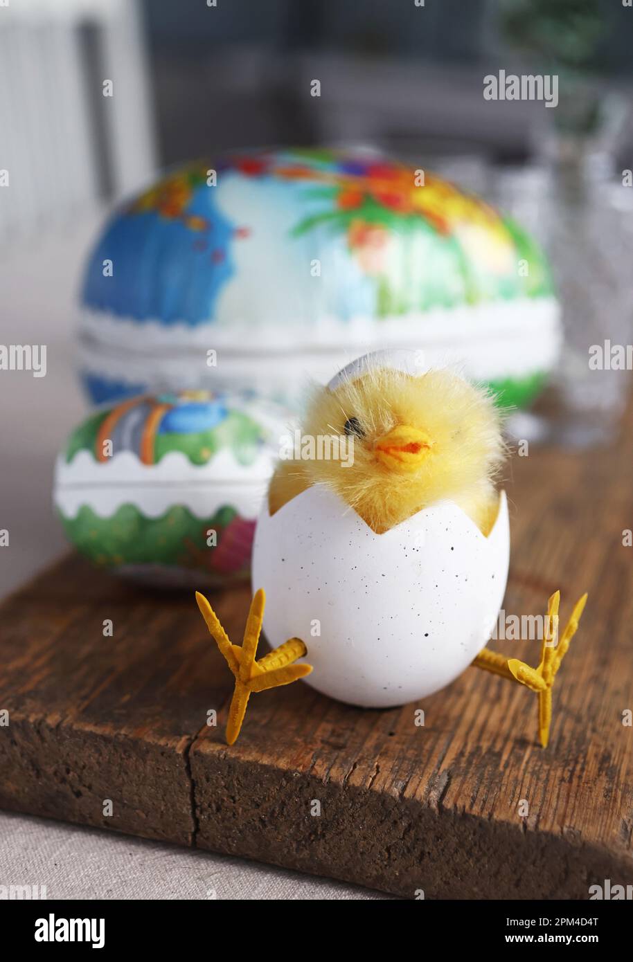 Easter traditions, easter chicken and easter eggs Stock Photo - Alamy