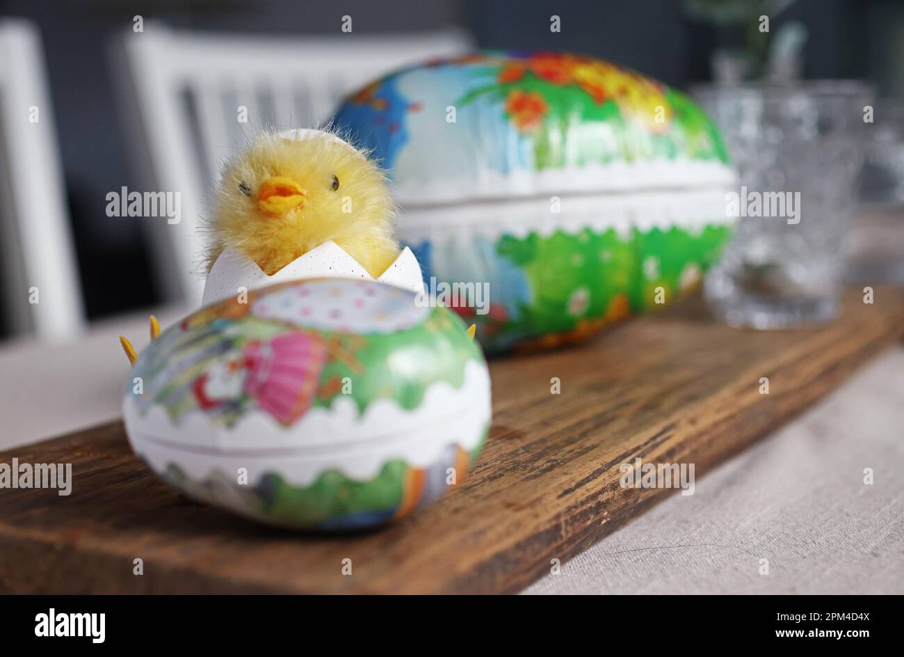 Easter traditions, easter chicken and easter eggs Stock Photo - Alamy