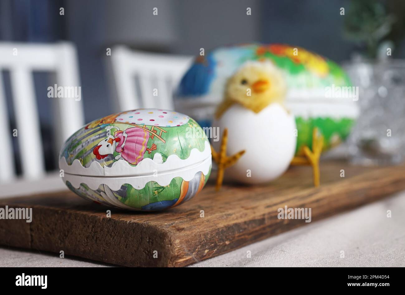 Easter traditions, easter chicken and easter eggs Stock Photo - Alamy
