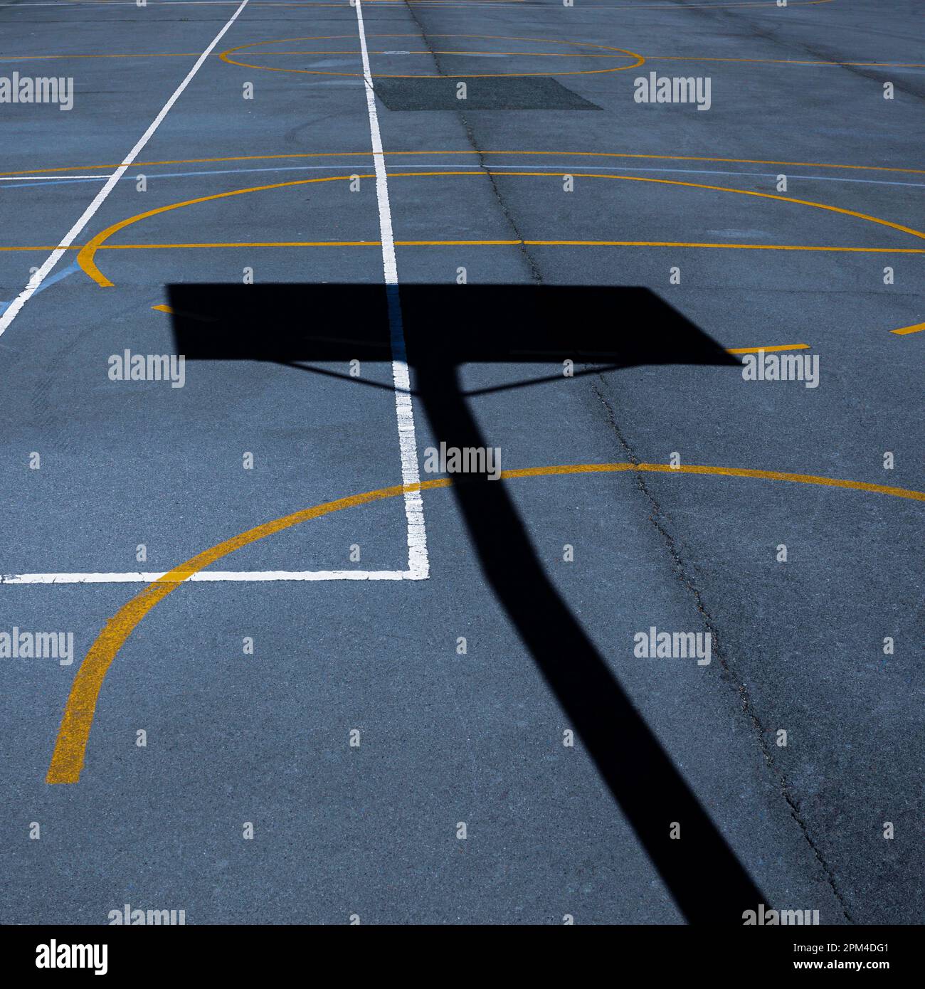 basketball hoop shadow on the basketball court Stock Photo - Alamy
