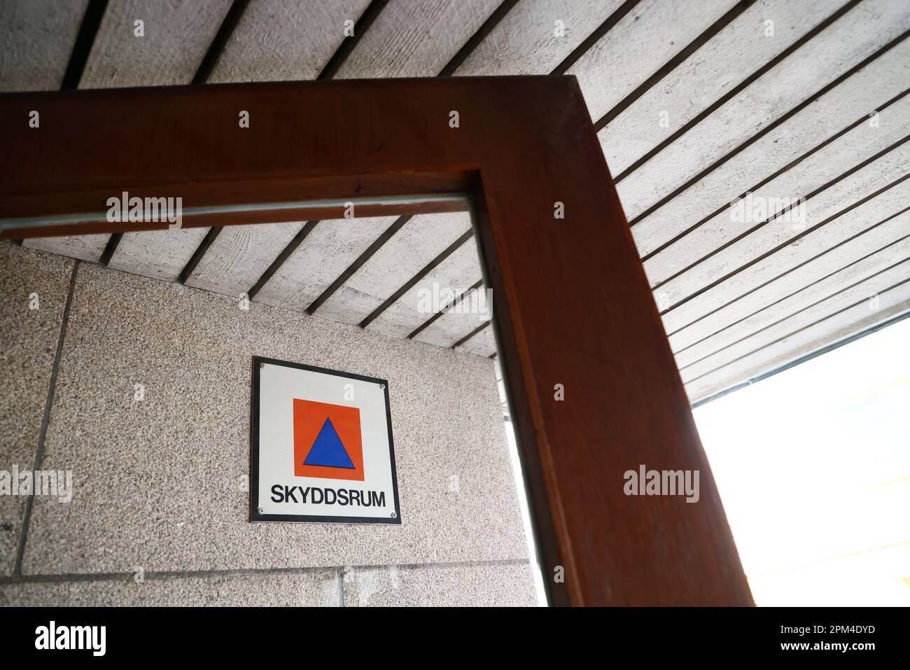 A sign indicating that a building has a shelter Stock Photo - Alamy