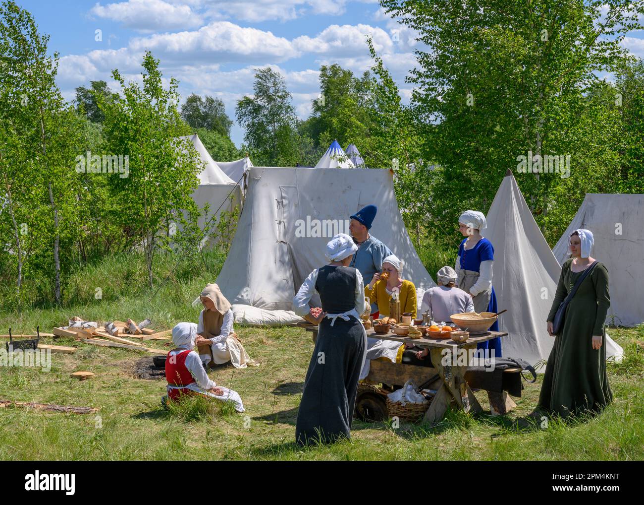 People who are fond of history in costumes of medieval peasants among ...