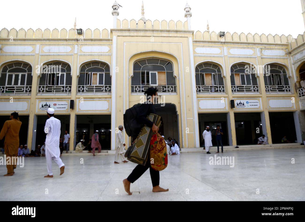Faithful Muslims arrive for Itikaf at Thanvi Mosque located on Lines ...