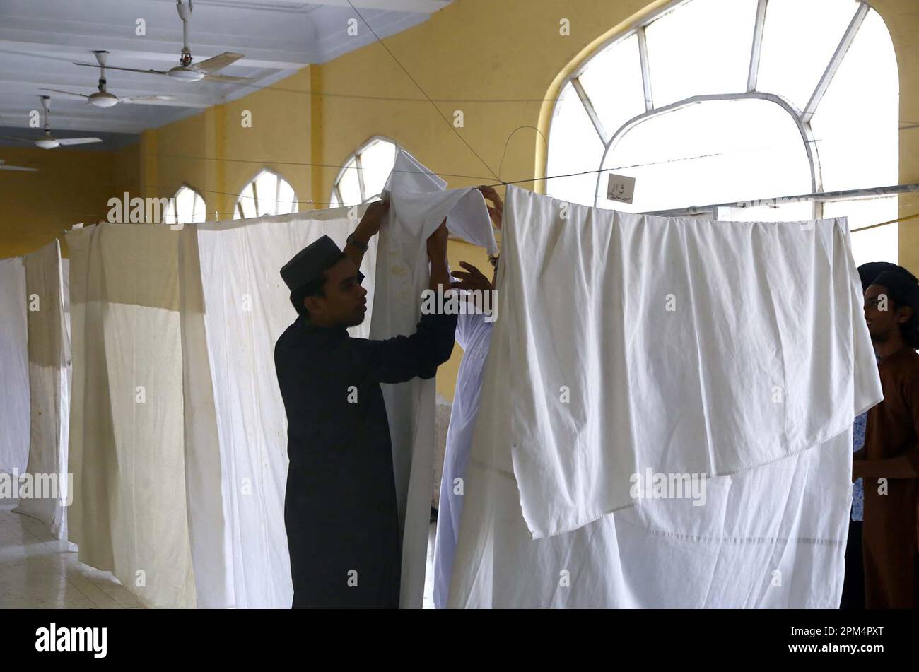 Faithful Muslims arrive for Itikaf at Thanvi Mosque located on Lines ...