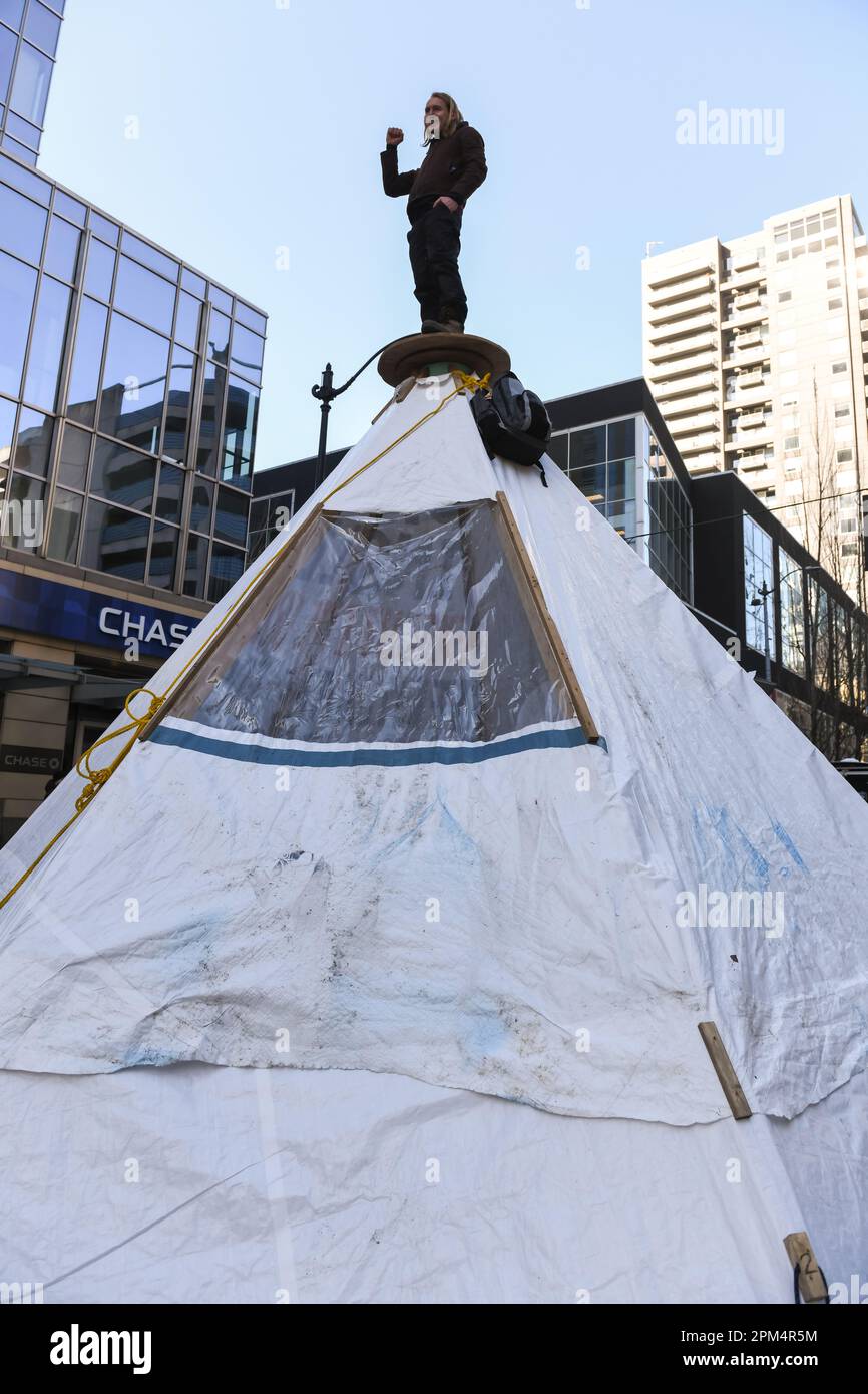 Seattle, USA - 19 Feb, 2020. Chase climate change Protest late in the ...