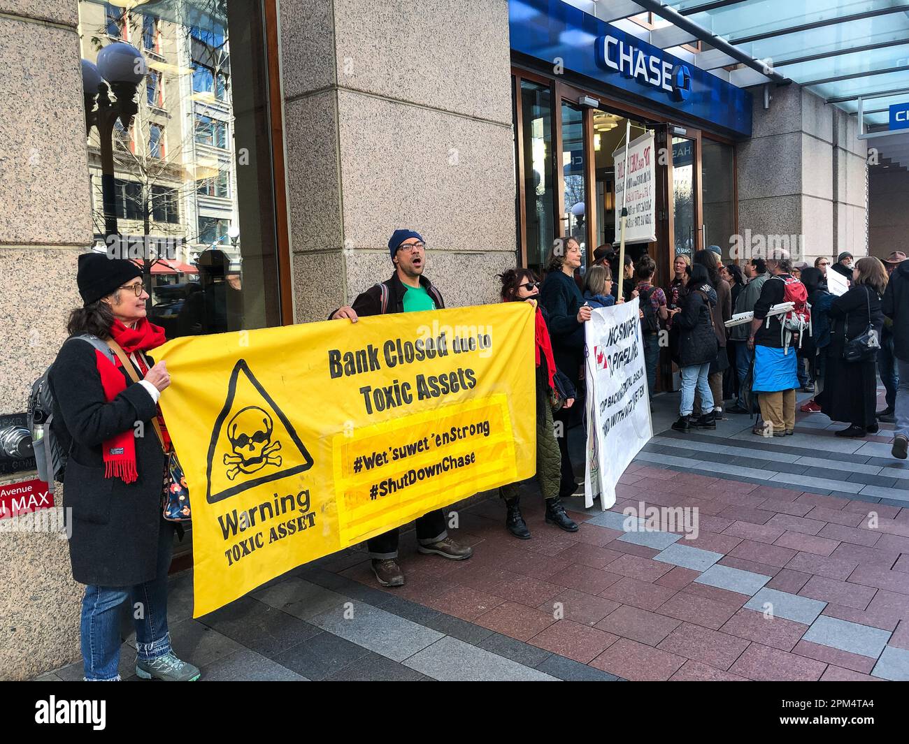 Seattle, USA - 19 Feb, 2020. Chase climate change Protest late in the ...
