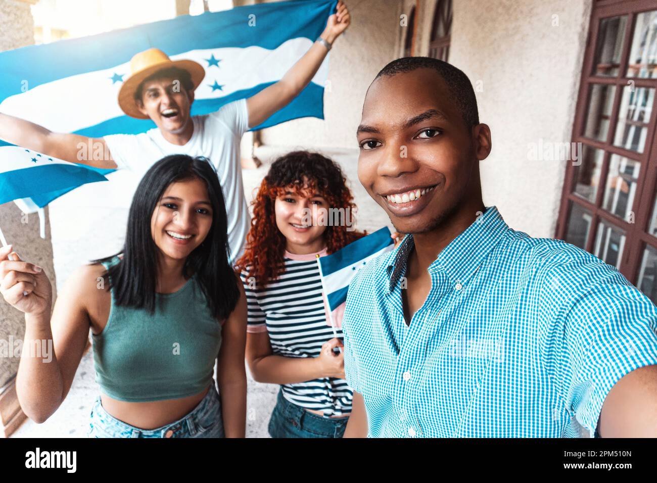 Selfie of a group of friends of Latin American men and women ...